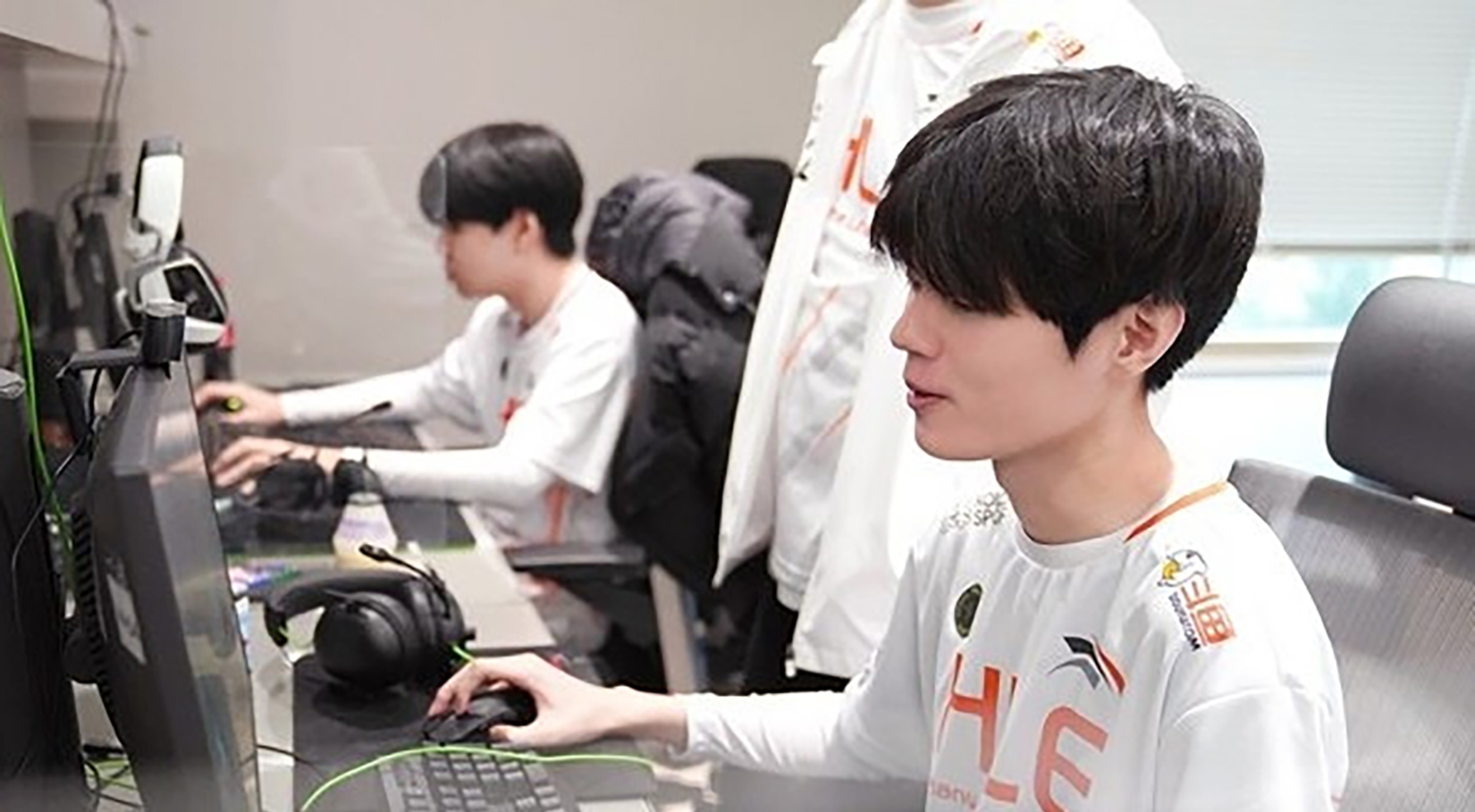 HLE Deft: 'Tôi sẽ không bao giờ bỏ cuộc trừ khi bản thân thực sự trở thành gánh nặng của team ...