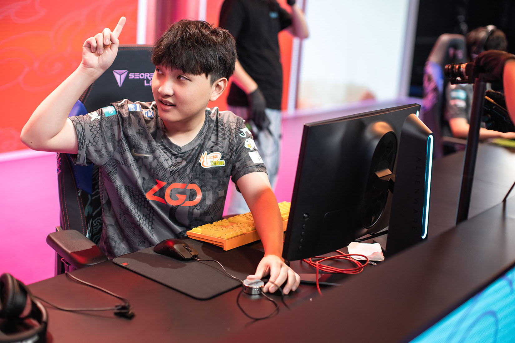 LPL: JD Gaming nói lời chia tay với tuyển thủ đường giữa Xiye | ONE ...