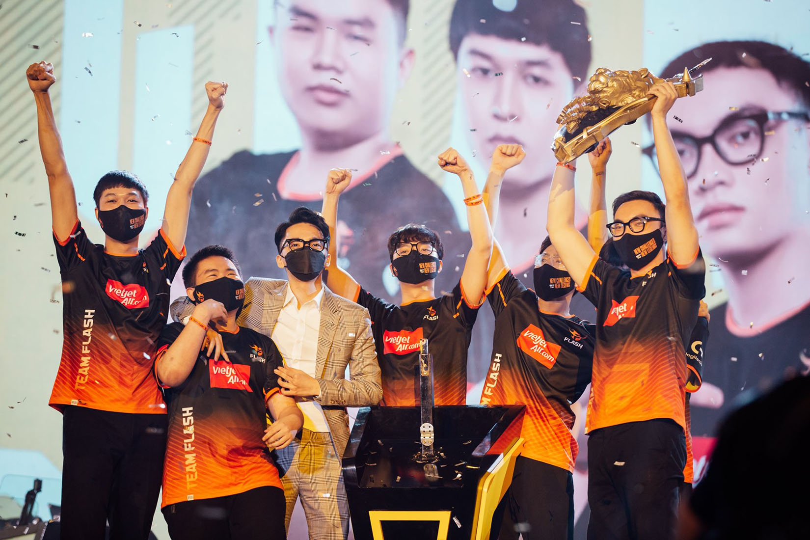 Nhìn lại chiến thắng của Team Flash trước SGP: Điểm nhấn tới từ chiến ...