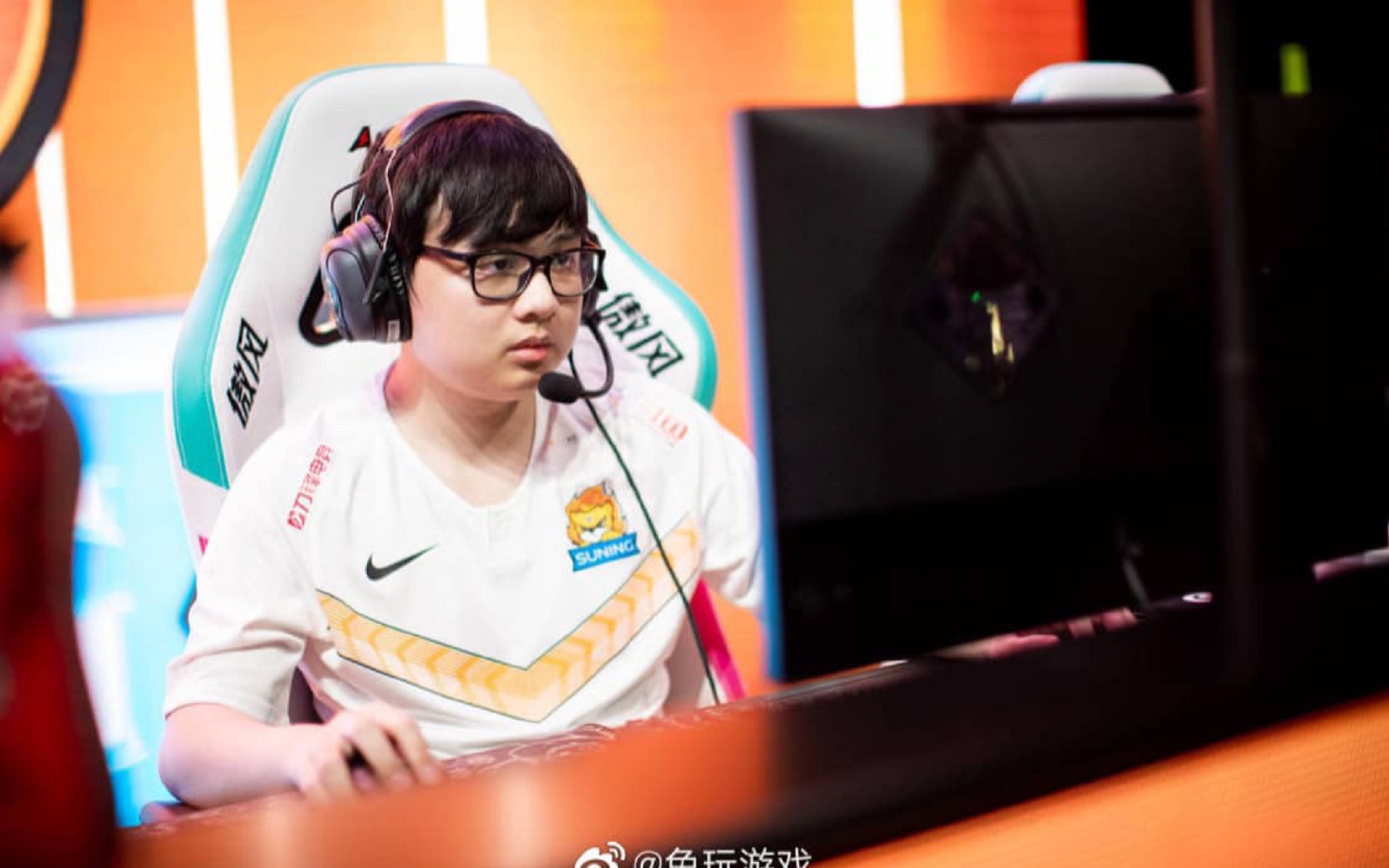 LMHT: SofM chia tay Weibo Gaming, cộng đồng xứ Trung lo sợ ngôi sao đi ...