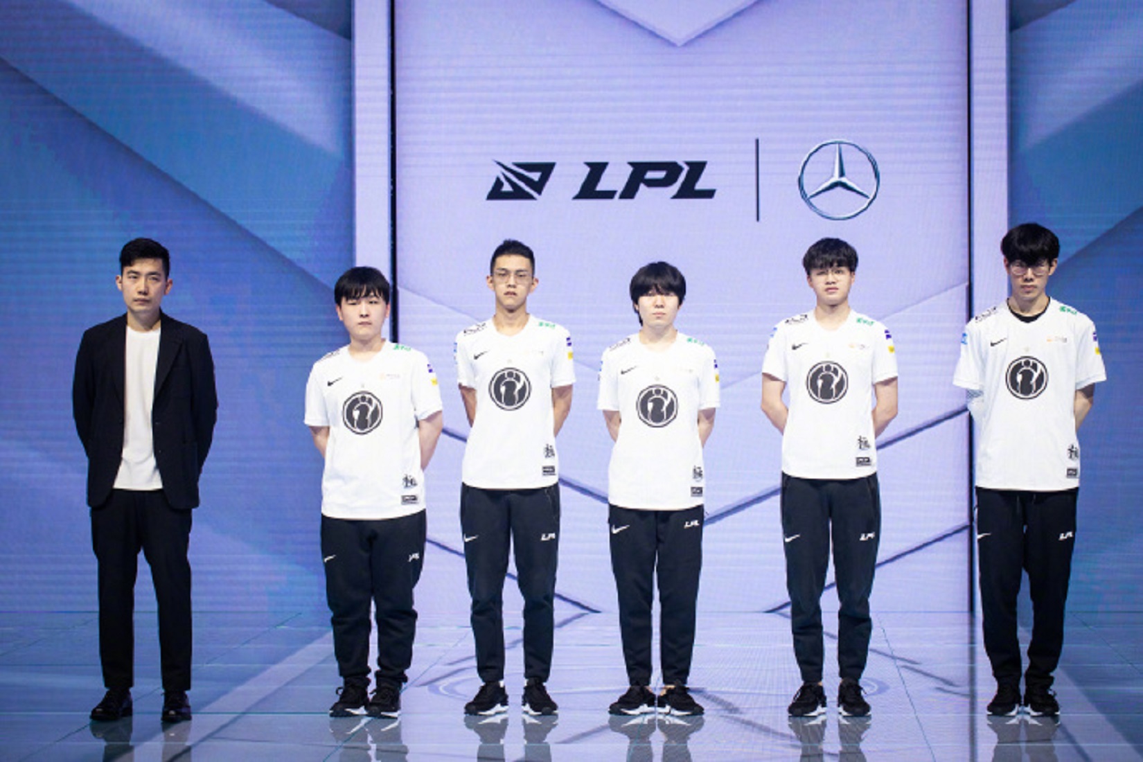 LMHT: Đội hình vô địch CKTG 2018 - Invictus Gaming chính thức tan rã ...