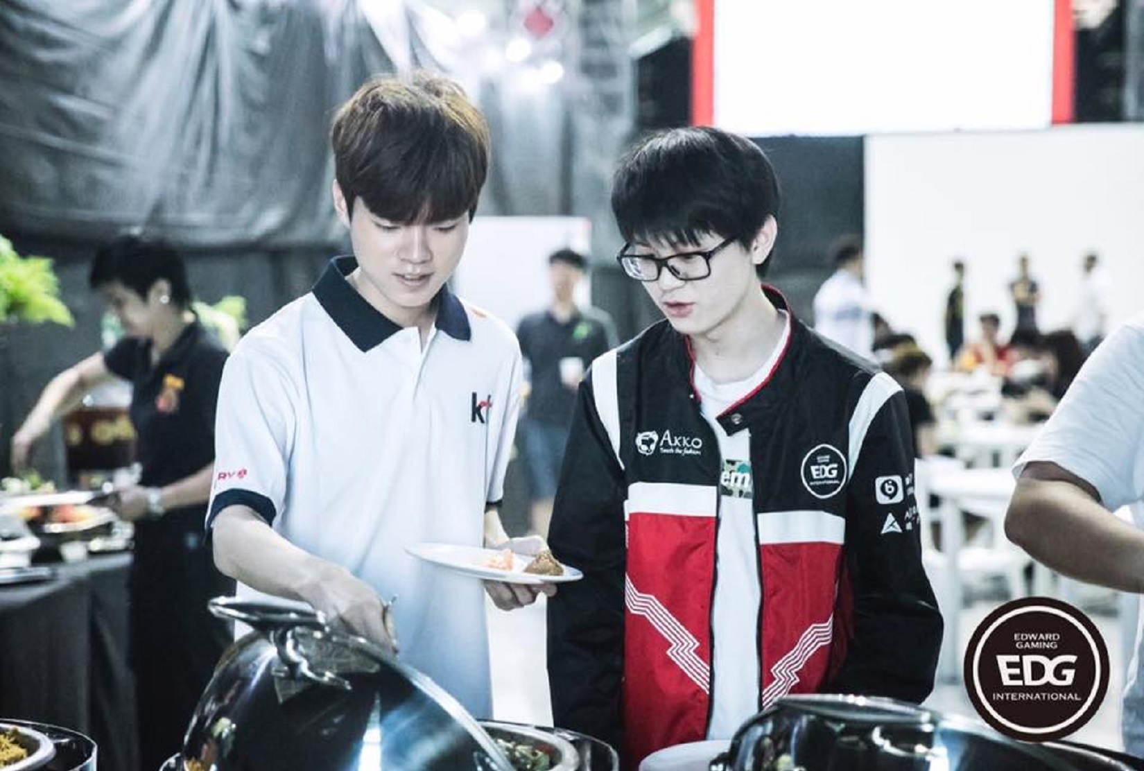 LMHT: Deft ăn mừng ngày sinh nhật bằng khoảnh khắc đen nhất CKTG 2022 | ONE Esports Vietnam