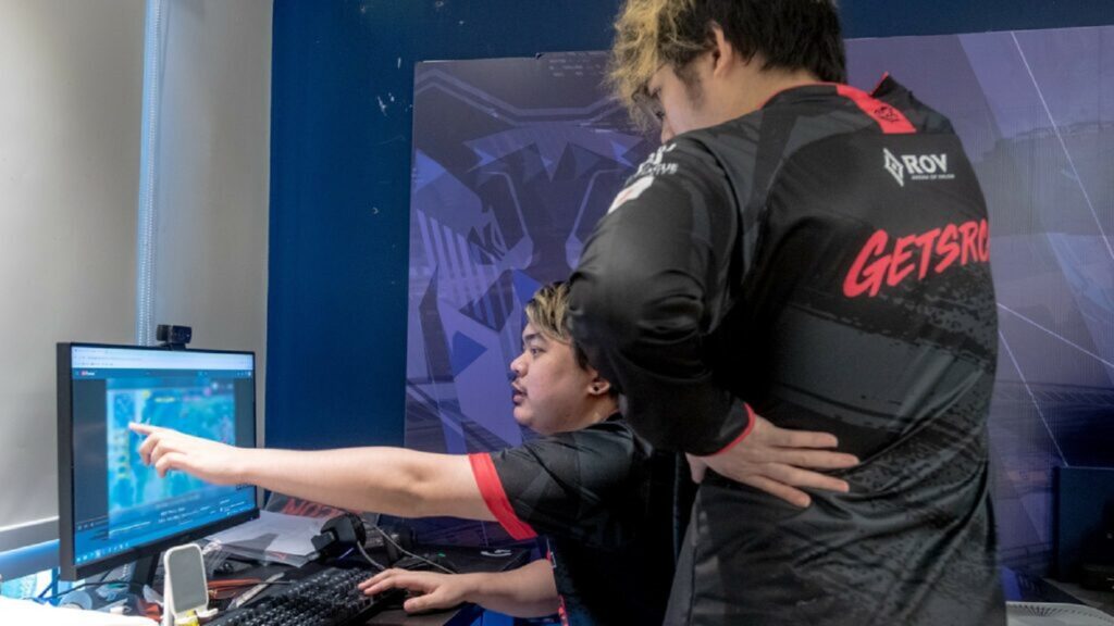 Liên Quân Mobile: Moss tiết lộ nguyên do Bacon Time bỏ lỡ tấm vé đến ...