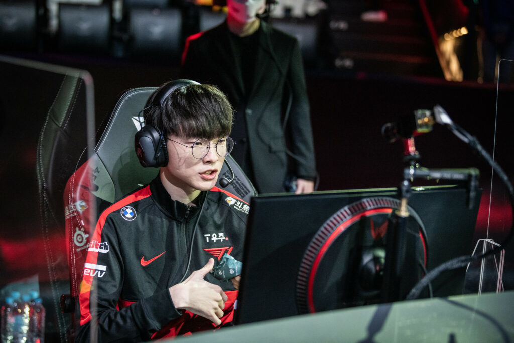 Faker nói gì khi xếp hạng đơn ở Sever Hàn đang có những vấn đề nghiêm ...