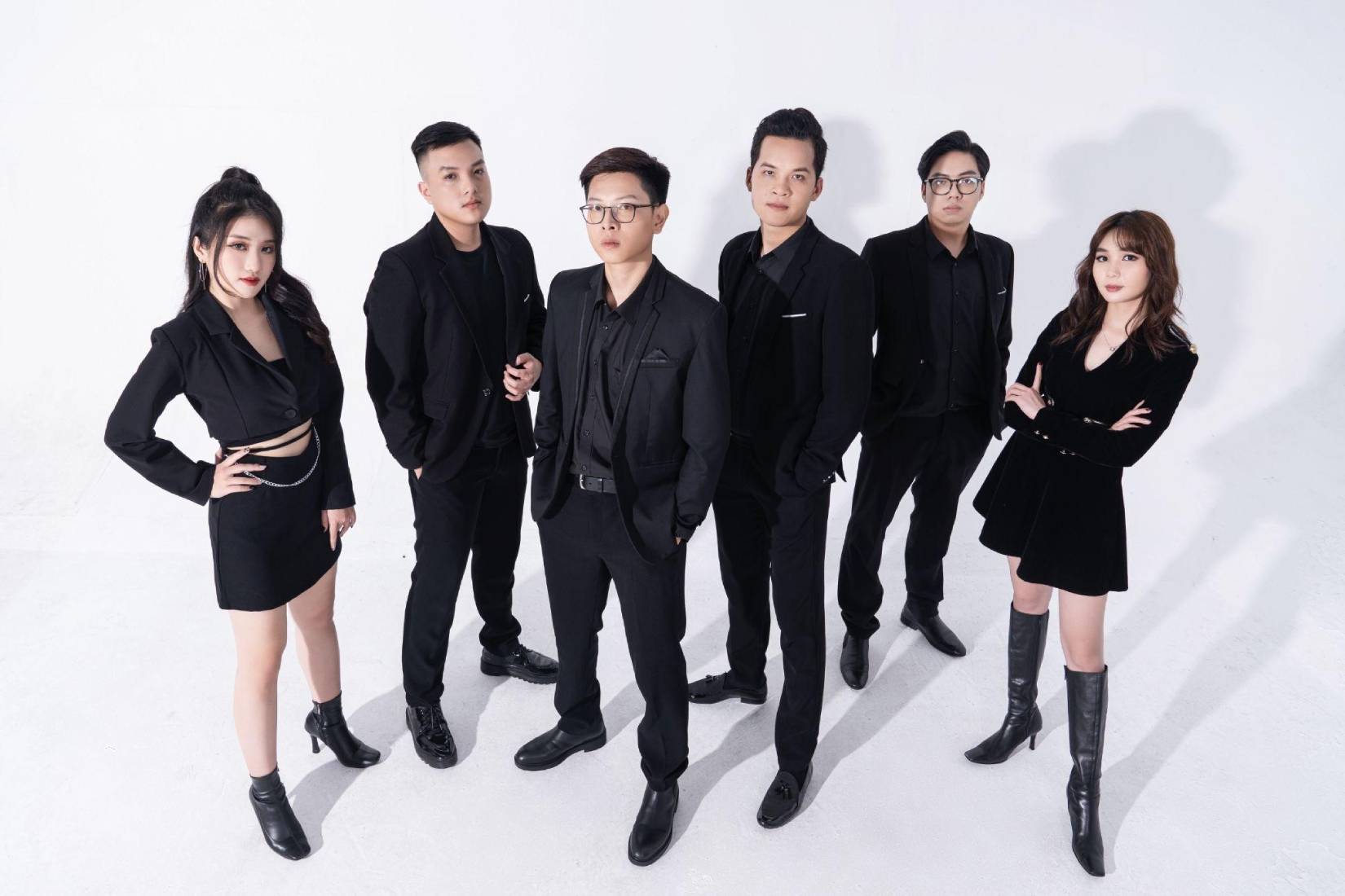 Bộ Bim bất ngờ xuất hiện bảnh bao bên cạnh Boman, hé lộ dự án sắp tới ...