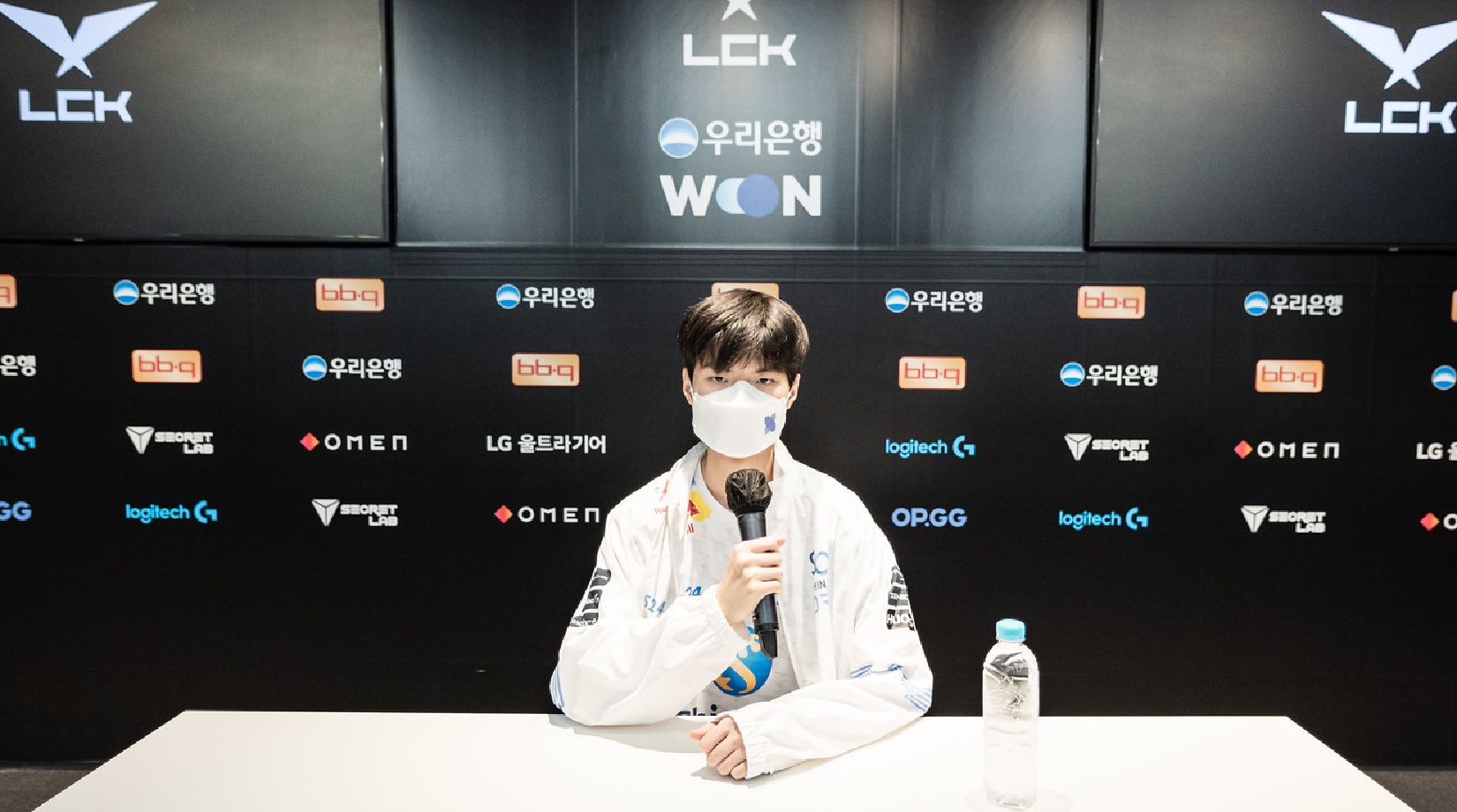 Keria và Rascal đến cổ vũ cho người anh cũ Deft tranh slot cuối đi CKTG 2022 | ONE Esports Vietnam