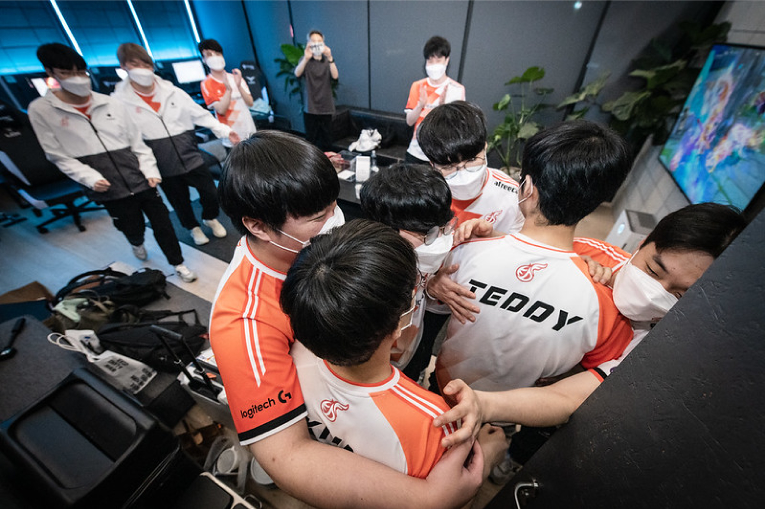 LCK: Kwangdong Freecs nhận tin buồn khi 3 thành viên dương tính với ...