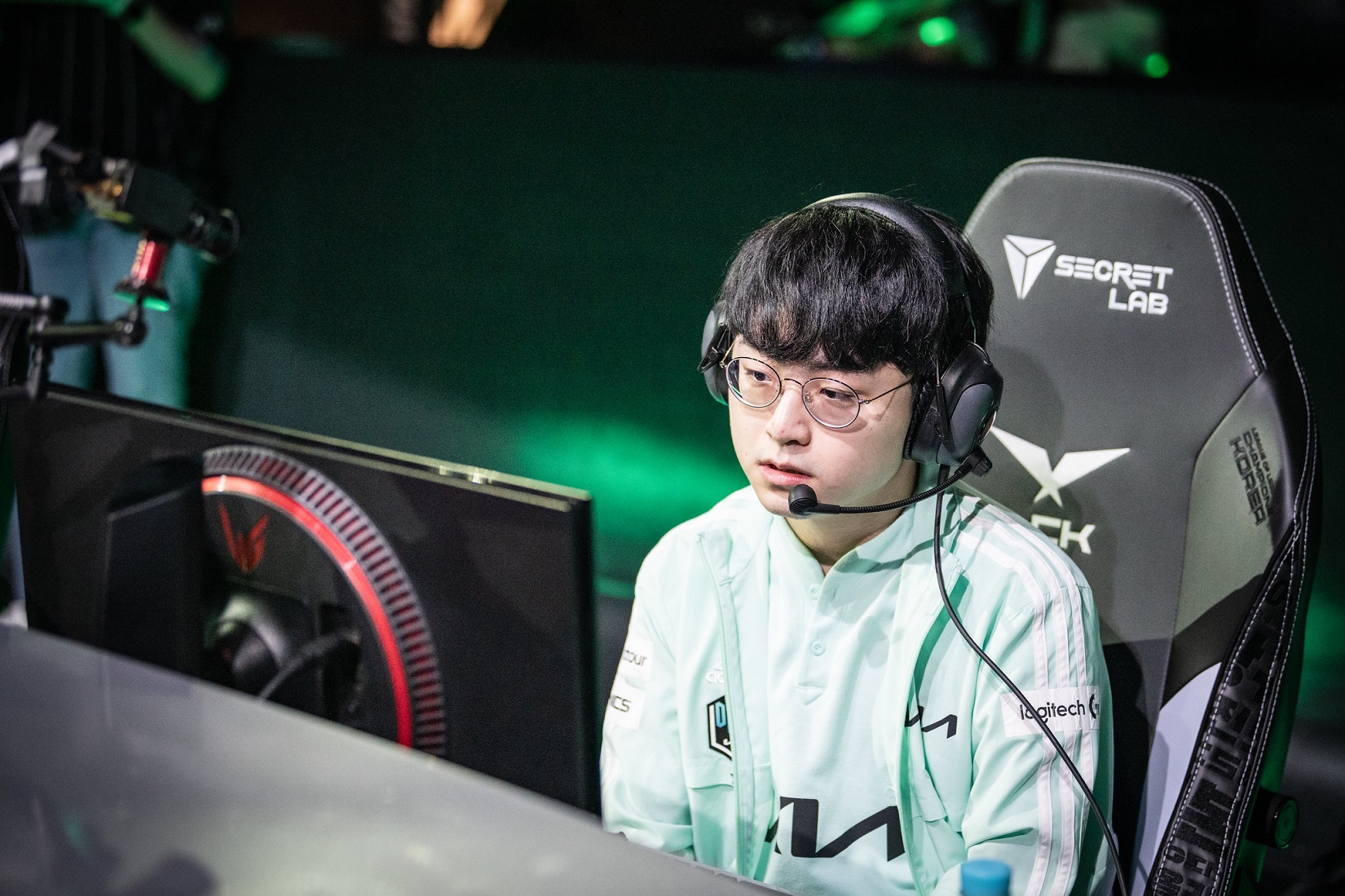 DK ShowMaker: 'Người chơi đường giữa ở LPL rất linh hoạt, mình đã học được nhiều điều từ Knight ...