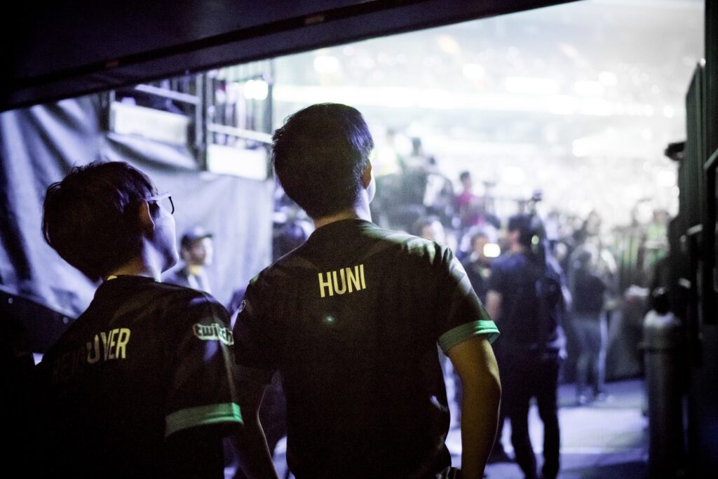 Huni chính thức giải nghệ, tạm biệt Huyền Thoại của LMHT chuyên nghiệp ...