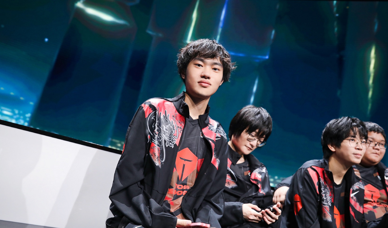 Tiêu điểm LPL: knight - khi thần đồng chưa thể 'hái trái ngọt' | ONE Esports Vietnam