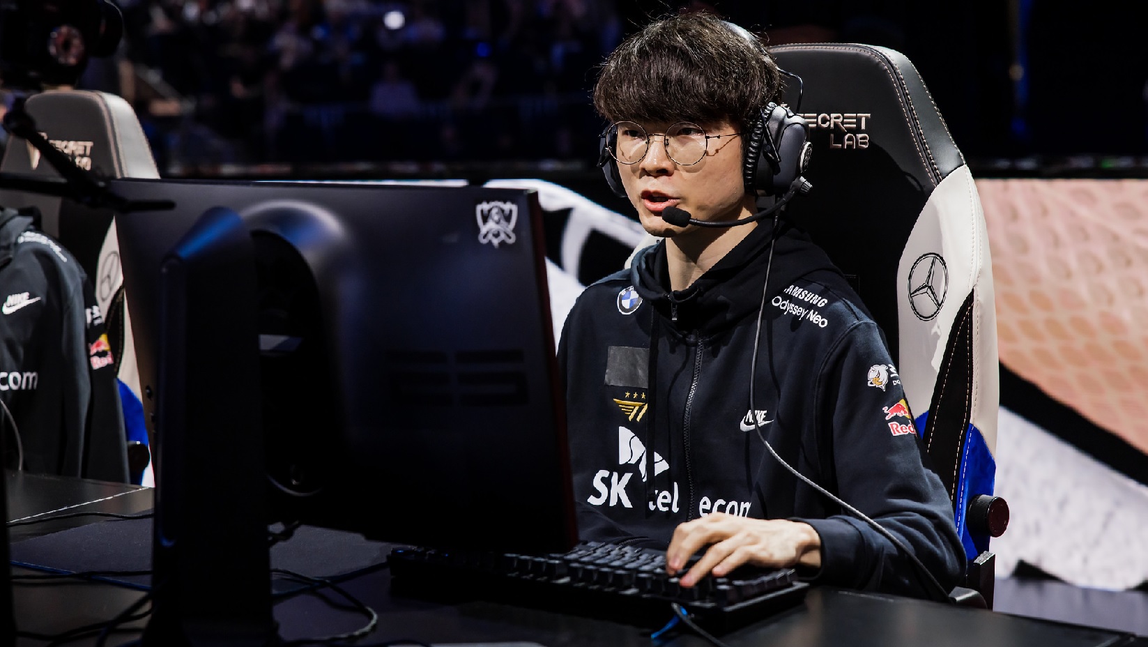 T1 Faker: 'Deft xứng đáng được nâng cao chiếc cúp vô địch' | ONE Esports Vietnam