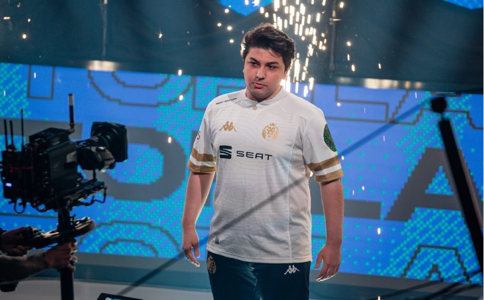 Tin đồn: 'siêu đường trên' Armut sẽ đầu quân cho Dignitas trong mùa ...