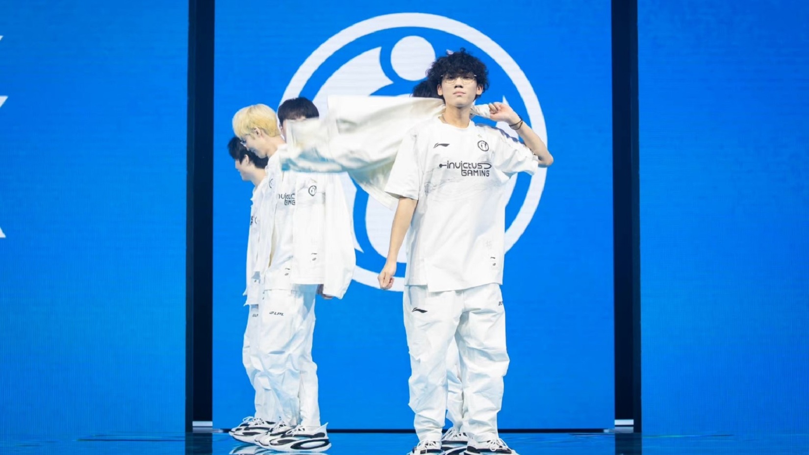 Tương tác thú vị giữa 2 đường trên đình đám của làng LMHT hiện tại Zeus và YSKM | ONE Esports ...