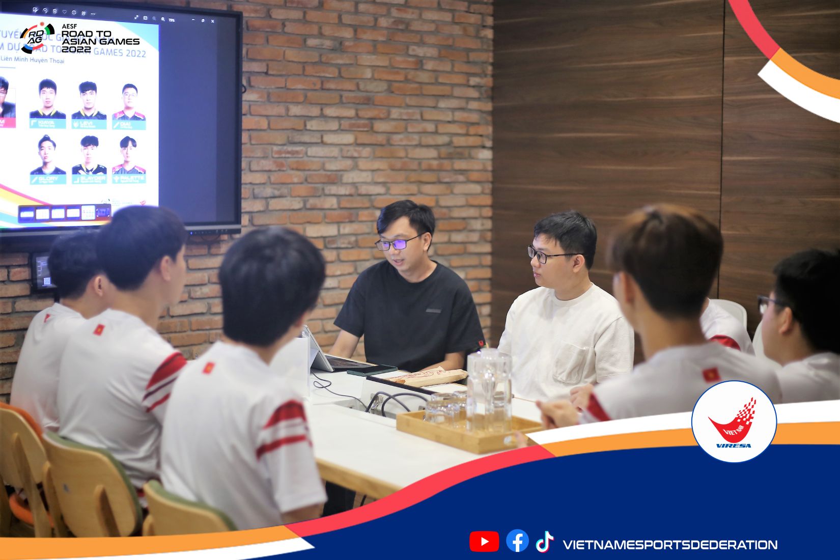 HLV SofM cùng Đội tuyển Quốc gia LMHT Việt Nam có buổi tập huấn đầu tiên trước thềm Road To ...