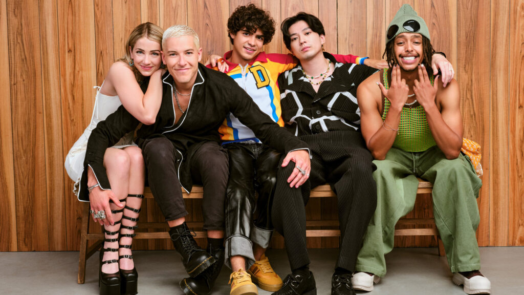 Dàn diễn viên của One Piece live action thử cosplay trang bìa manga ...