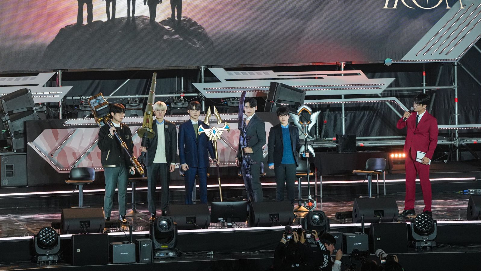 LMHT: Tổ đội T1 khiến người hâm mộ bất ngờ khi thể hiện tài lẻ văn nghệ ngay tại T1CON | ONE ...