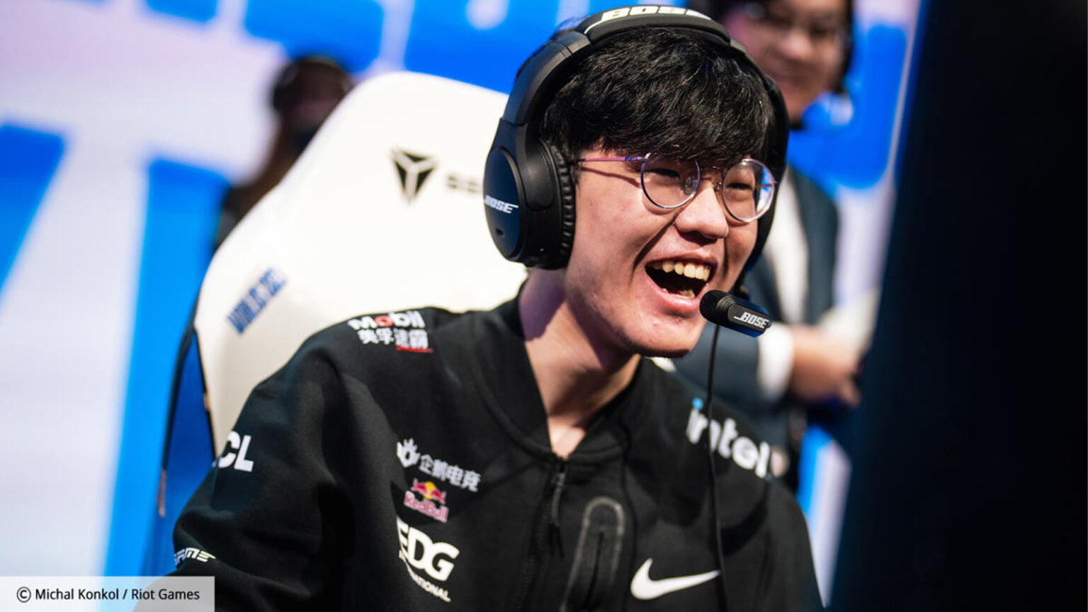 LPL: Thành viên ban lãnh đạo EDG chỉ trích JieJie 'không biết xấu hổ' | ONE Esports Vietnam