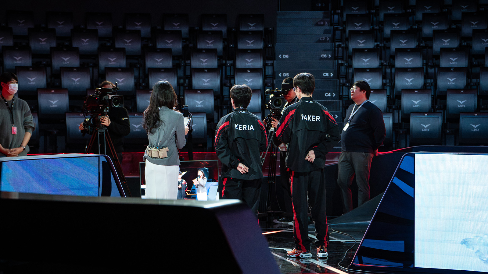 LCK tiếp tục 'chìm sâu' vì DDoS, Riot Games vẫn chưa tìm ra giải pháp tối ưu nhưng T1 đã có ...