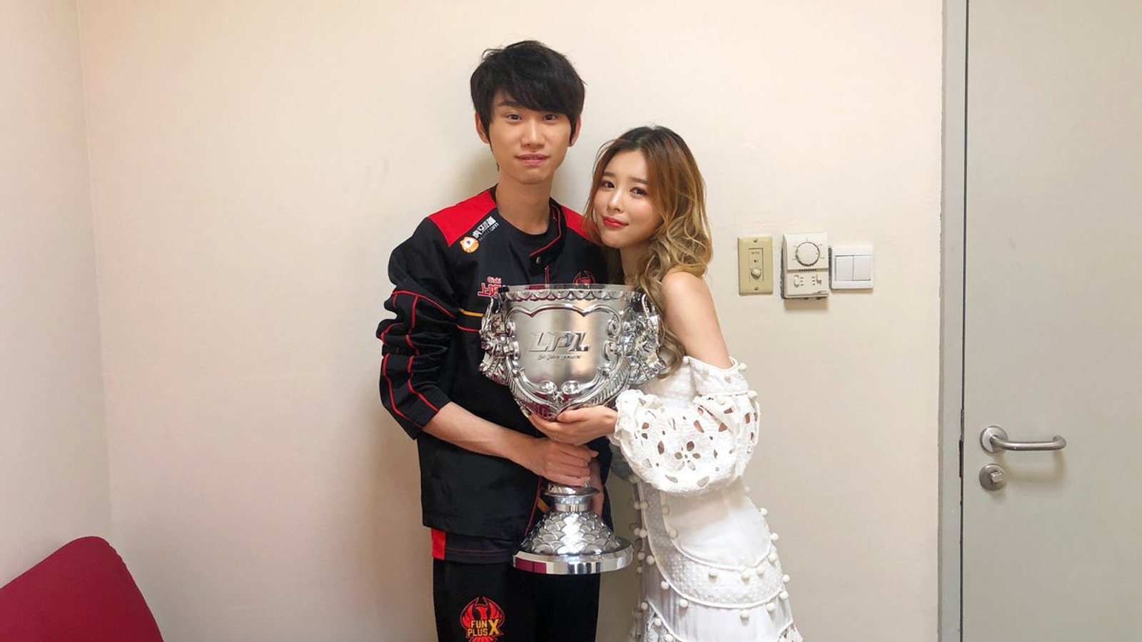 Xôn xao thông tin vợ Doinb bị 'bế đi' ngay sau khi trở lại Trung Quốc làm 'náo loạn' Weibo | ONE ...