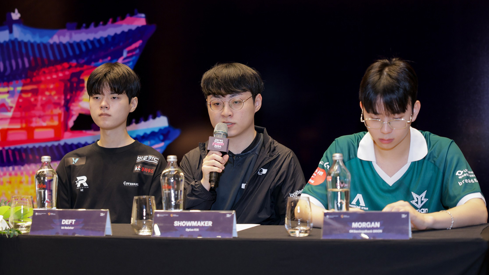 Bộ 3 ngôi sao LCK Deft, Showmaker và Morgan bất ngờ trước tình cảm nồng nhiệt của khán giả Việt ...