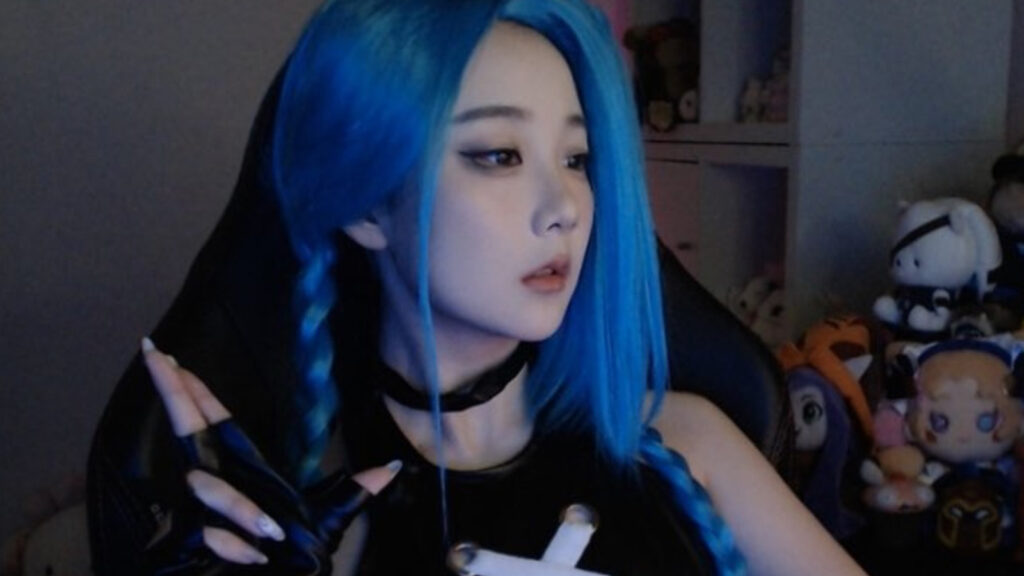 Không thể rời mắt Coser Kitty khi hóa thân Ahri Đại Sảnh Huyền Thoại ...