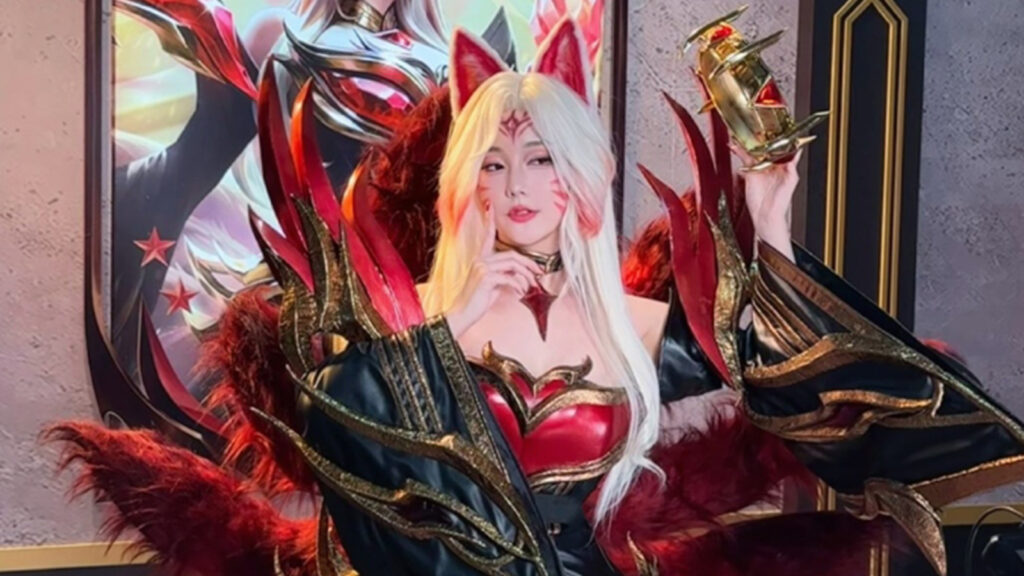 Không thể rời mắt Coser Kitty khi hóa thân Ahri Đại Sảnh Huyền Thoại trợ giúp 'phiên live triệu ...
