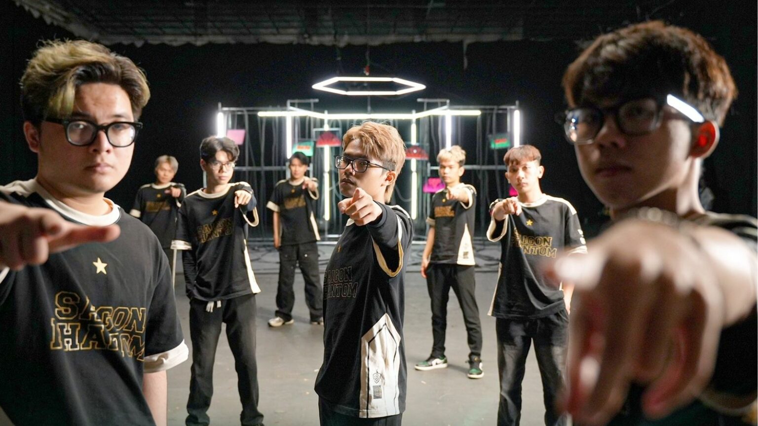 AIC 2024: 'Bóng ma' Saigon Phantom trỗi dậy từ vực sâu, thắp sáng hy ...