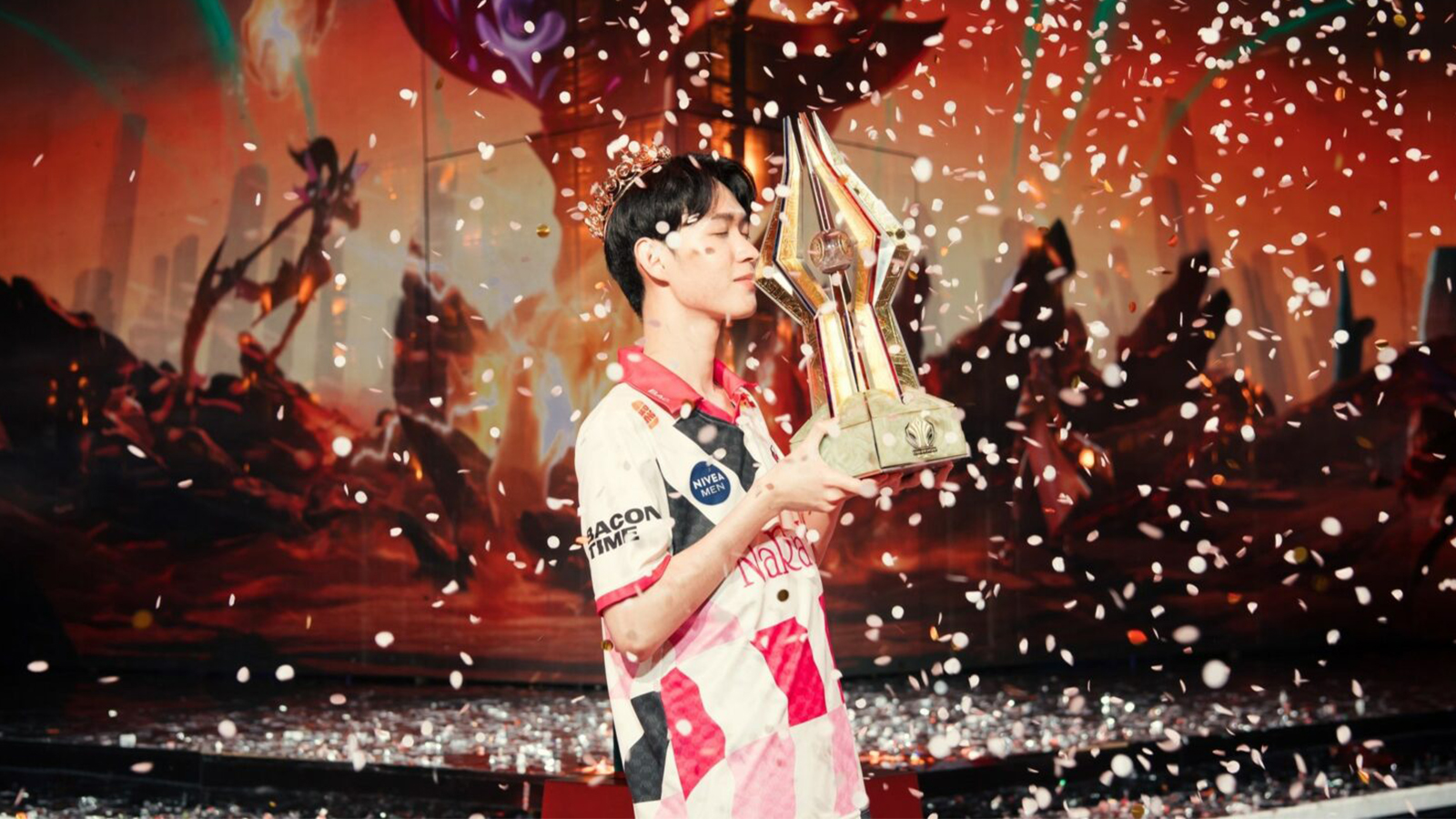 Ngôi sao Thái Lan Kimsensei tiết lộ sự khác biệt giữa 2 lần vô địch APL ...