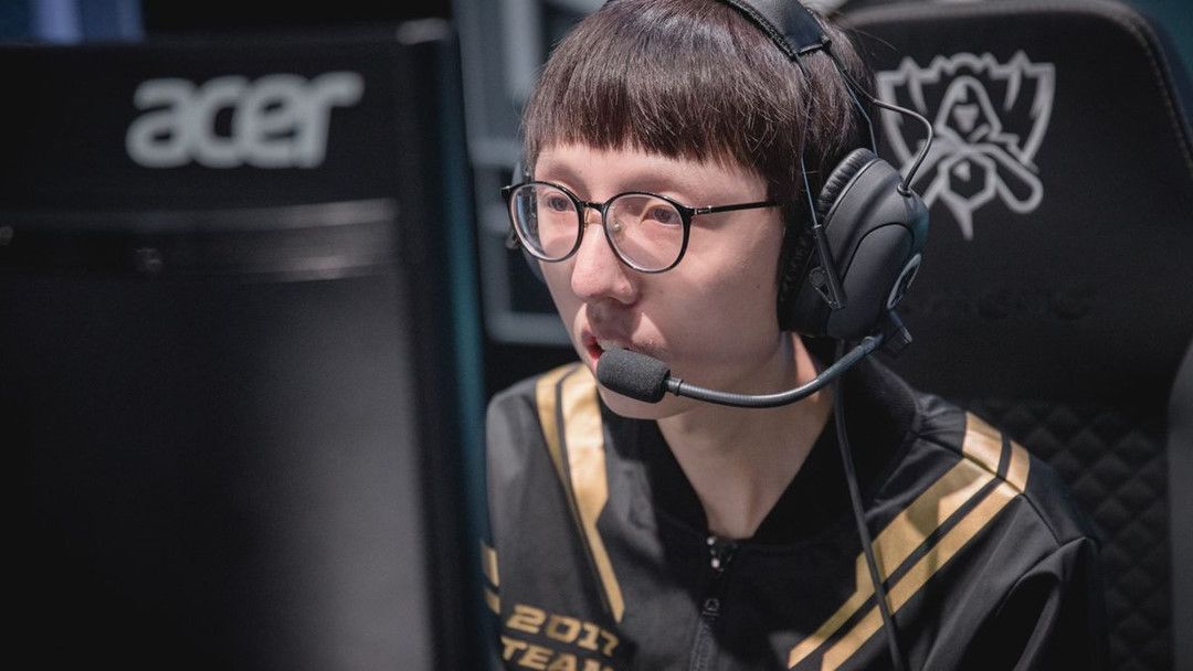 Ngôi sao đi rừng Mlxg tuyên bố giải nghệ trong màu áo của Royal Never ...