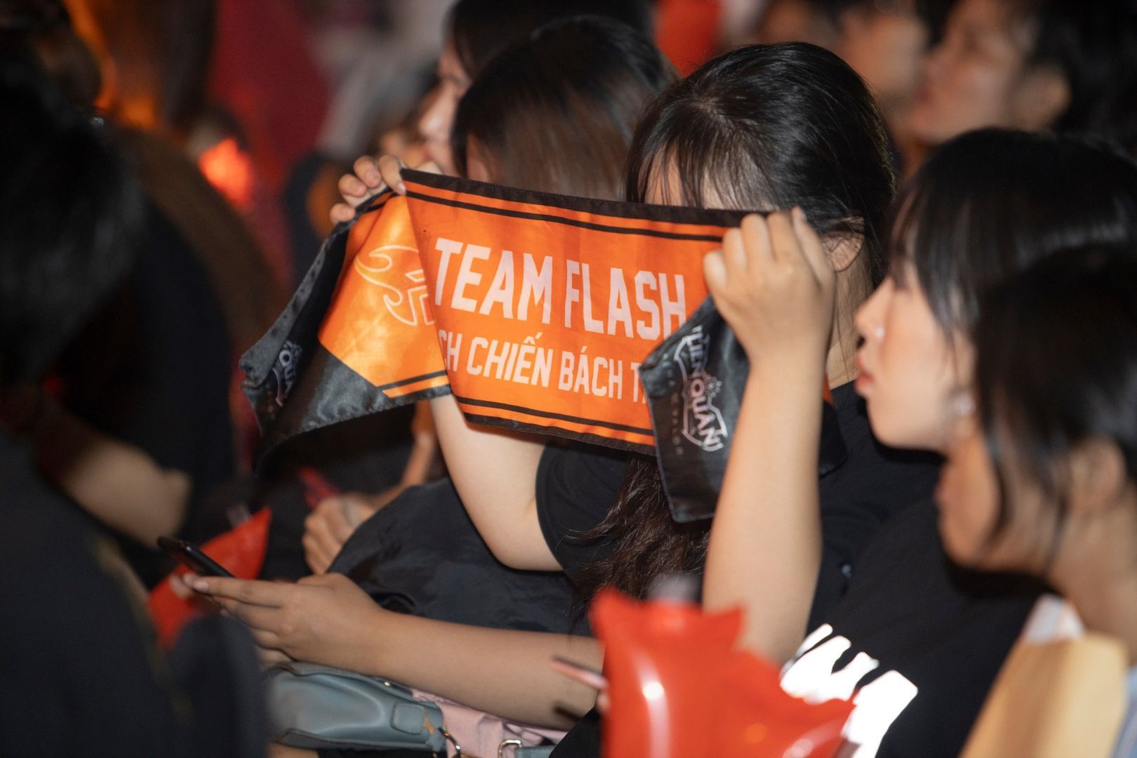 Hàng loạt fan Việt quay ra chúc mừng... Thái Lan khi hay tin Team Flash ...