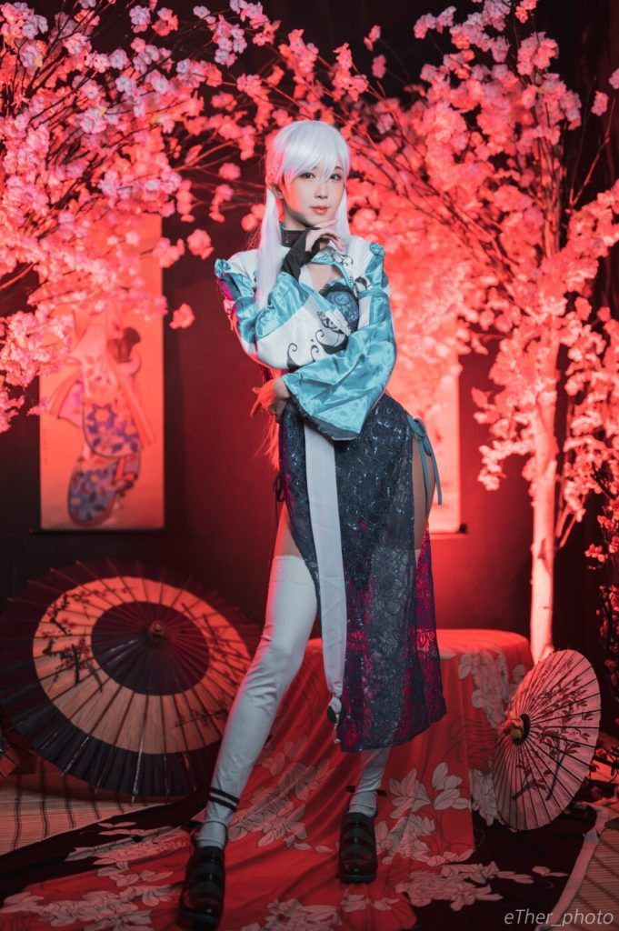 Bora hút hồn bao game thủ với cosplay Belfast | ONE Esports Vietnam