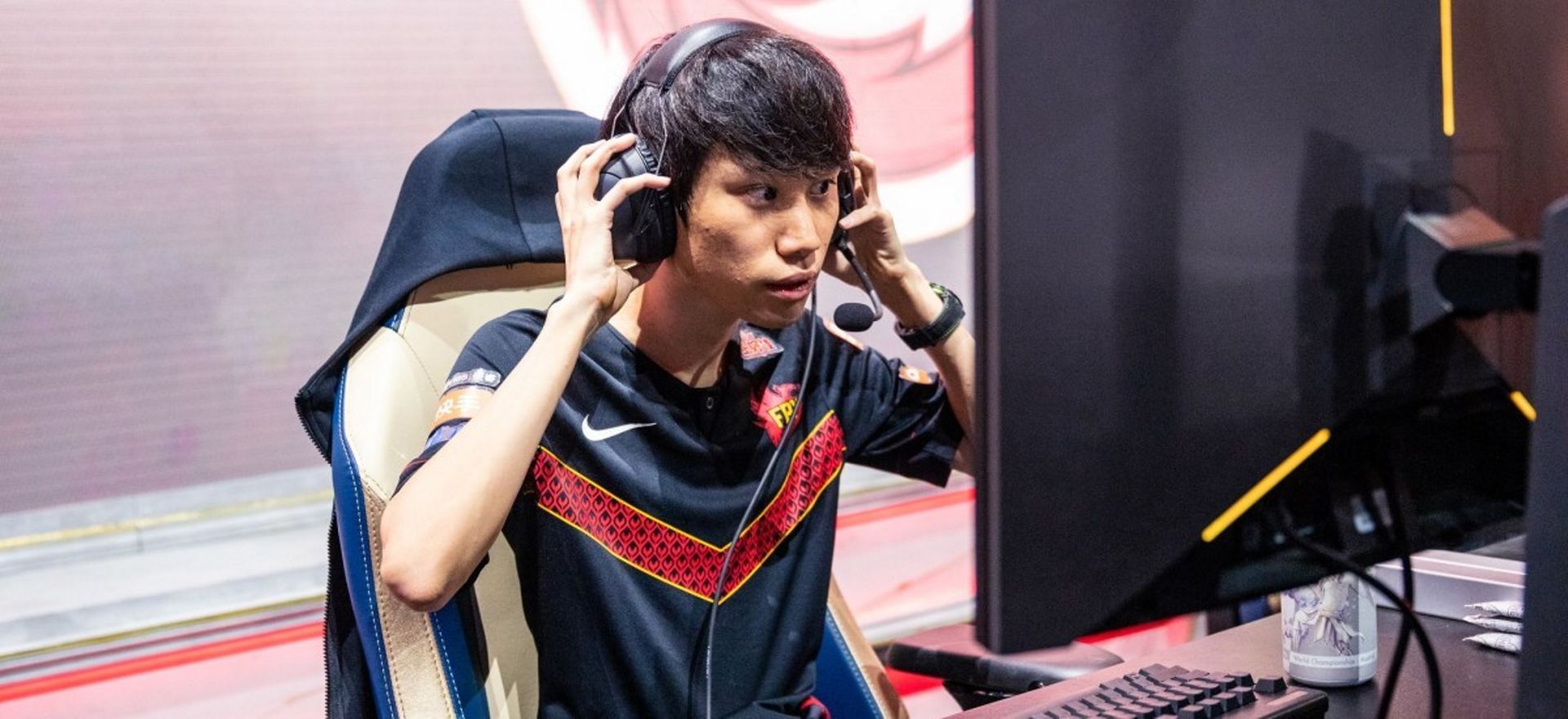 FPX Donib nhắn nhủ tới IG: "Hãy giữ chiếc cúp vô địch Thế giới ở lại với LPL" | ONE Esports Vietnam
