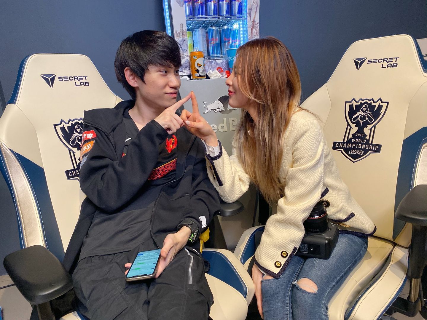 Umi - bóng hồng xinh đẹp đằng sau thành công của ngôi sao đường giữa Doinb | ONE Esports Vietnam