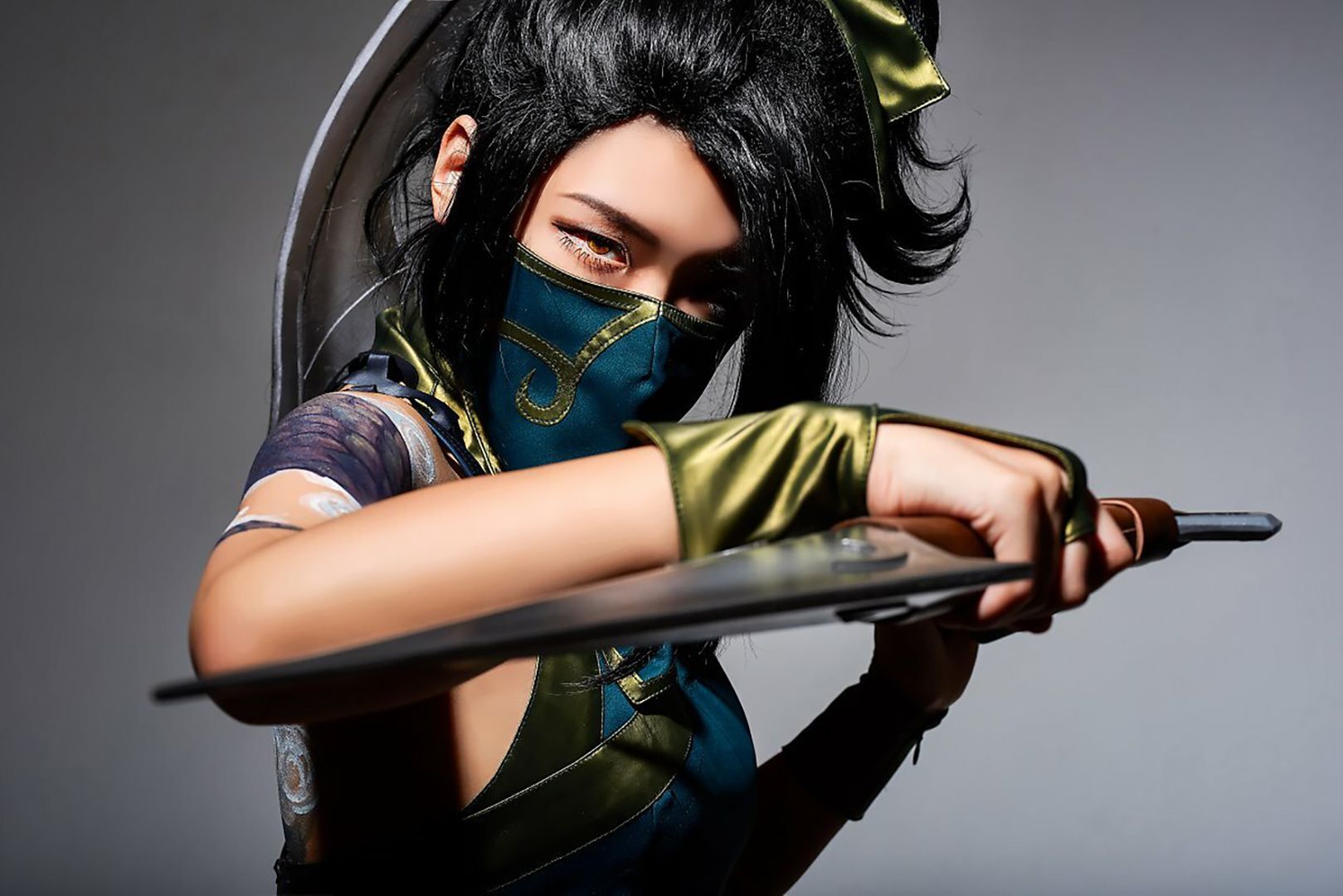 LMHT: Akali bước ra đời thực trong những bức ảnh cực ngầu đến từ ...