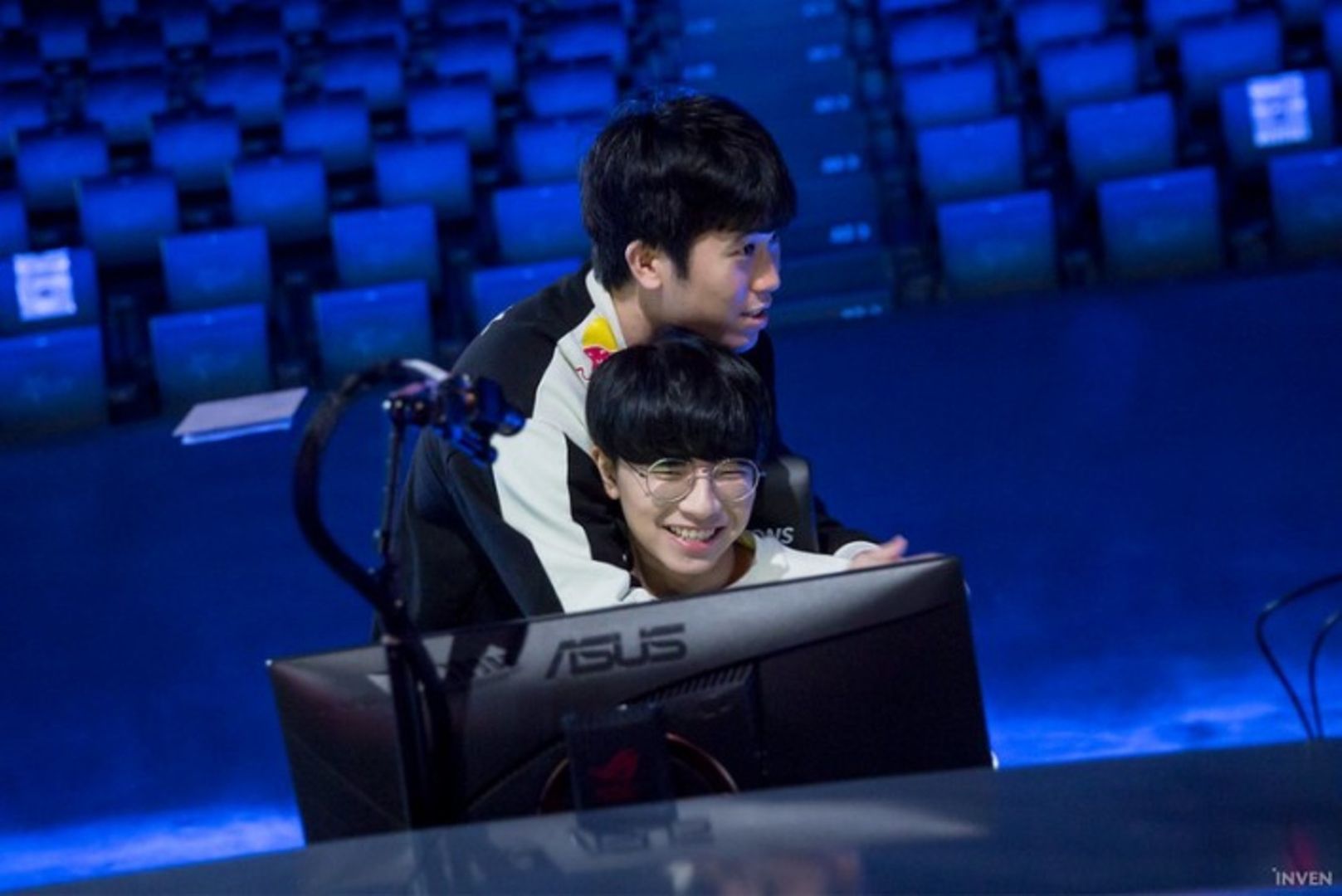 LMHT: HLV cvMax đặt mục tiêu cùng DragonX vượt qua T1 và có mặt tại CKTG năm nay | ONE Esports ...