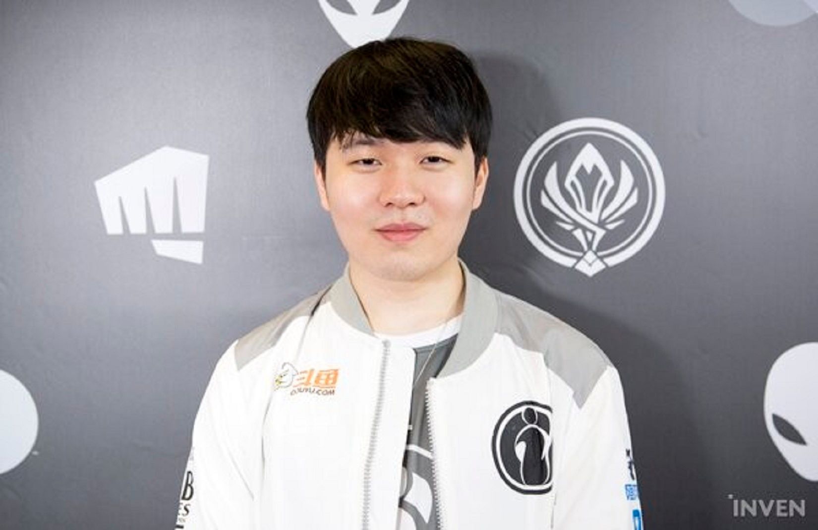 LPL mùa Xuân 2020 - Tuần 5: iG toàn diệt OMG với màn 'ảo thuật' của Rookie | ONE Esports Vietnam