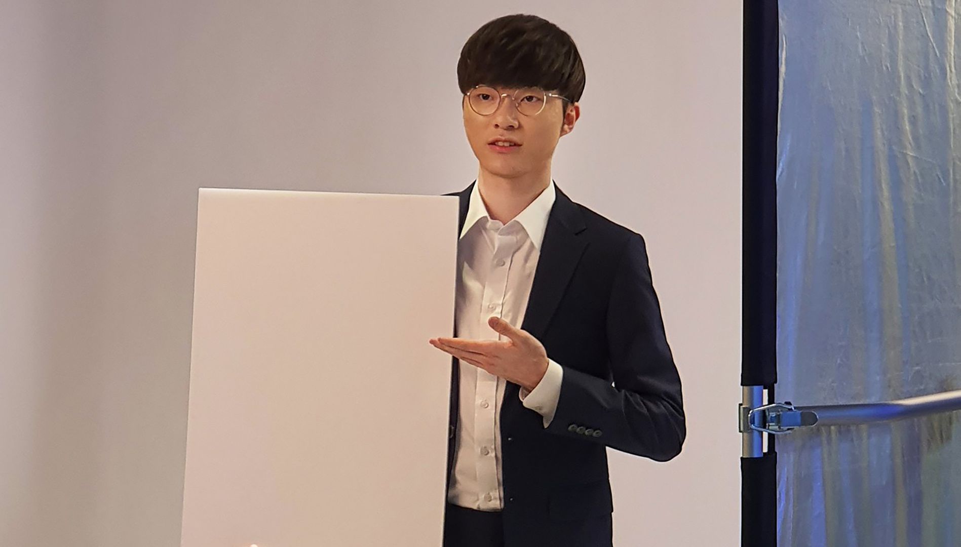 Đăng một tấm ảnh lên Twitter, 'chủ tịch' Faker trở thành gương mặt giải ...