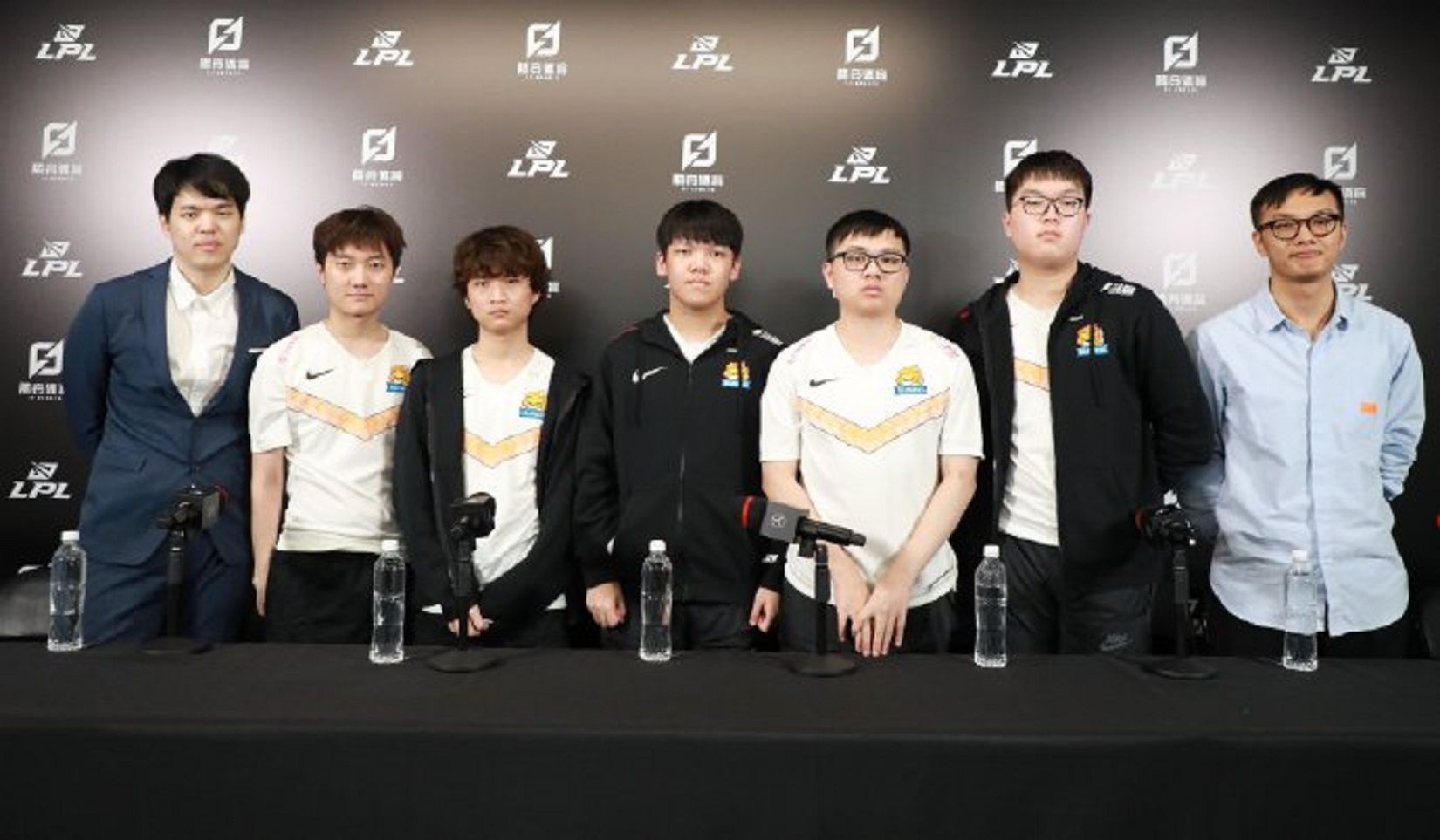 LPL Mùa Hè 2020 - Tuần 5: Vượt mặt LGD của Peanut, SofM cùng SN leo lên nửa trên bảng xếp hạng ...