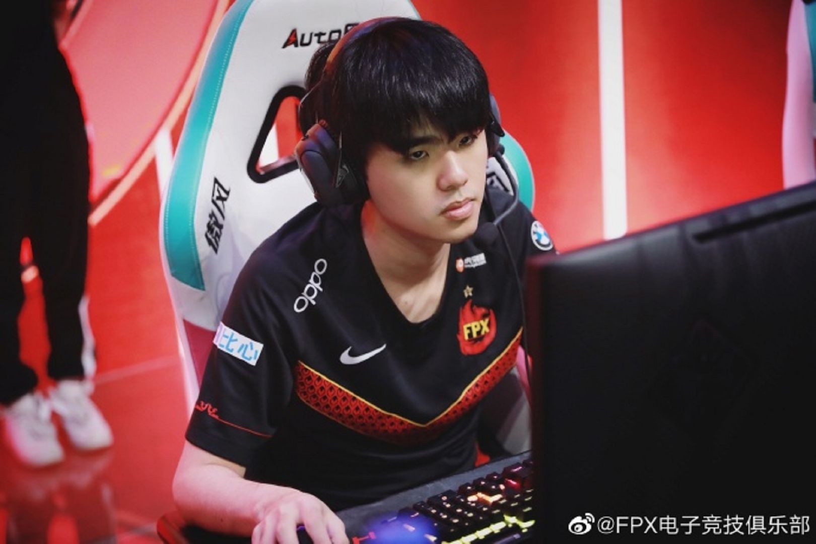 LPL: Lwx phũ phàng nhận định: 'Caitlyn còn thua xa so với Aphelios' | ONE Esports Vietnam