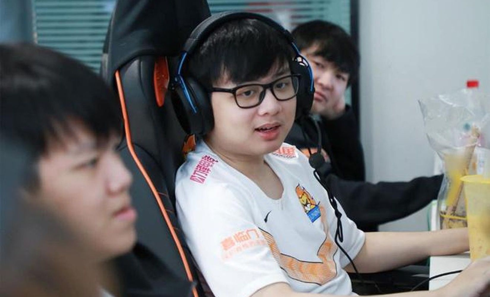 LMHT: SofM phô diễn kỹ năng chuẩn chỉnh, lập kỷ lục tốc độ dọn rừng ...