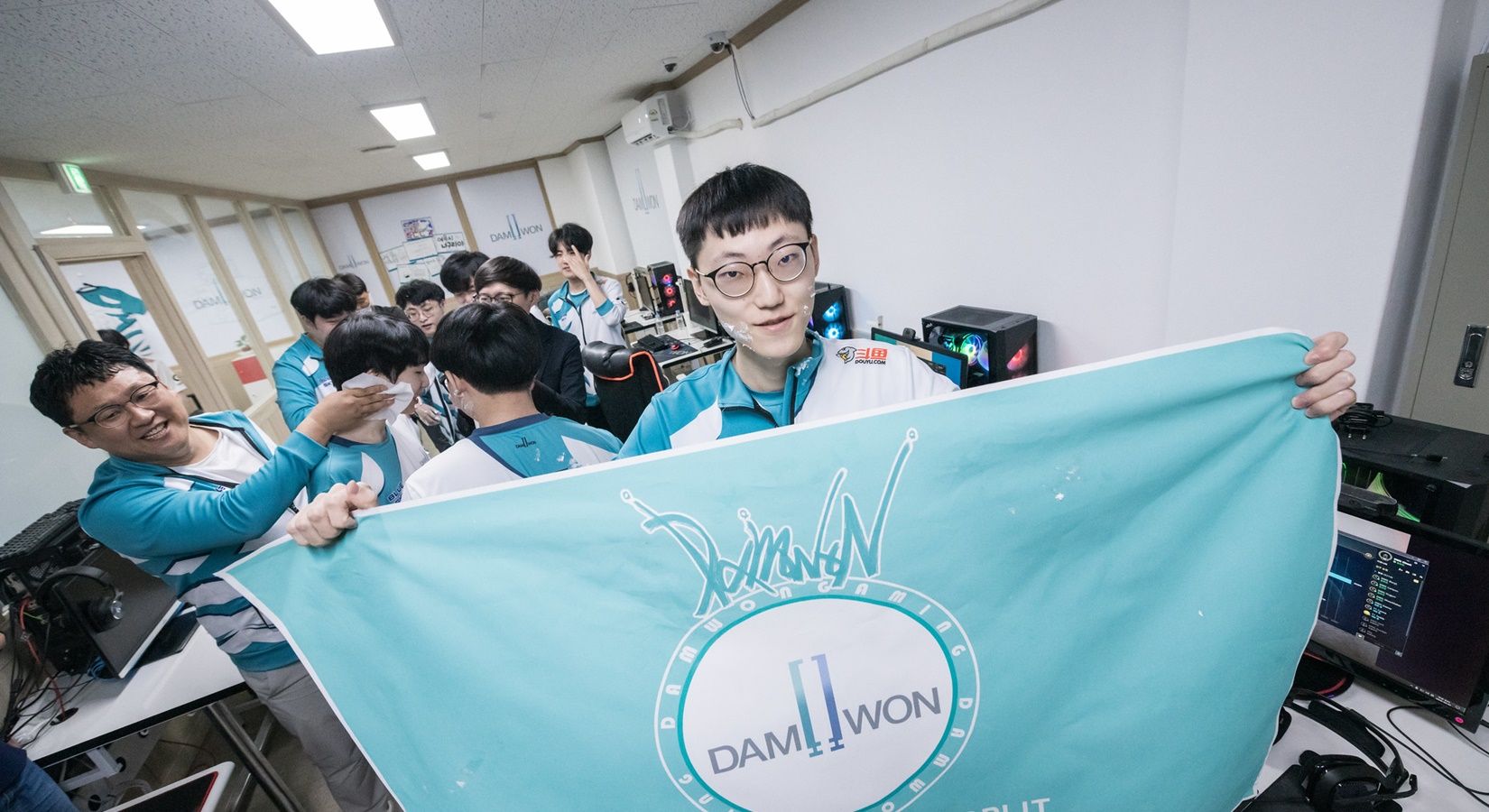 LMHT: DWG Nuguri trở bệnh nặng, phải phẫu thuật khẩn cấp để kịp hội ...