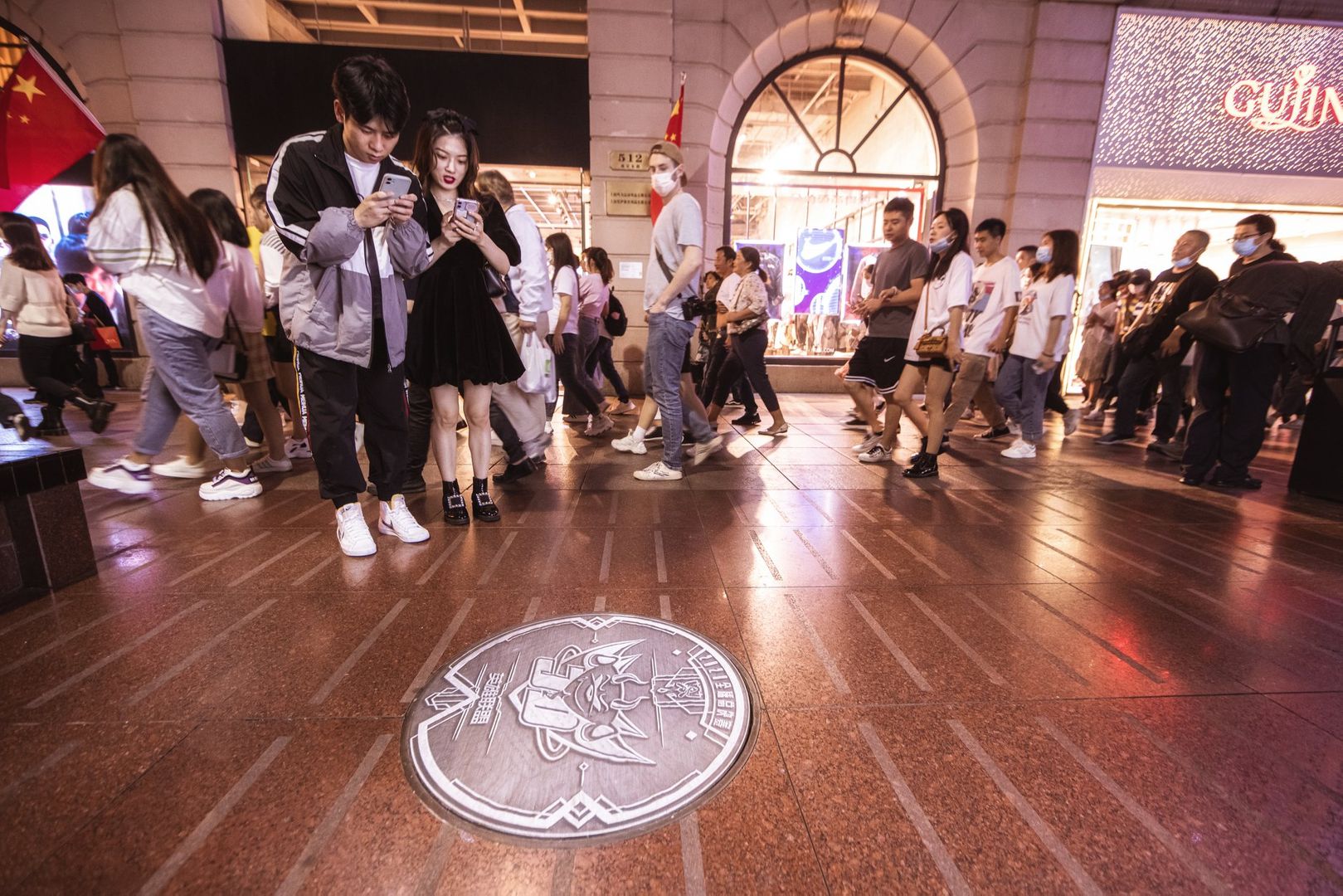 Logo các đội tuyển tham gia CKTG 2020 nằm hiên ngang trên 'Trung Hoa đệ ...