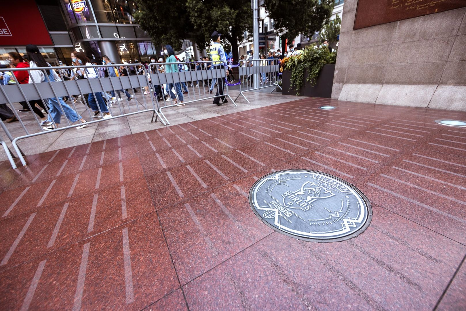 Logo các đội tuyển tham gia CKTG 2020 nằm hiên ngang trên 'Trung Hoa đệ ...